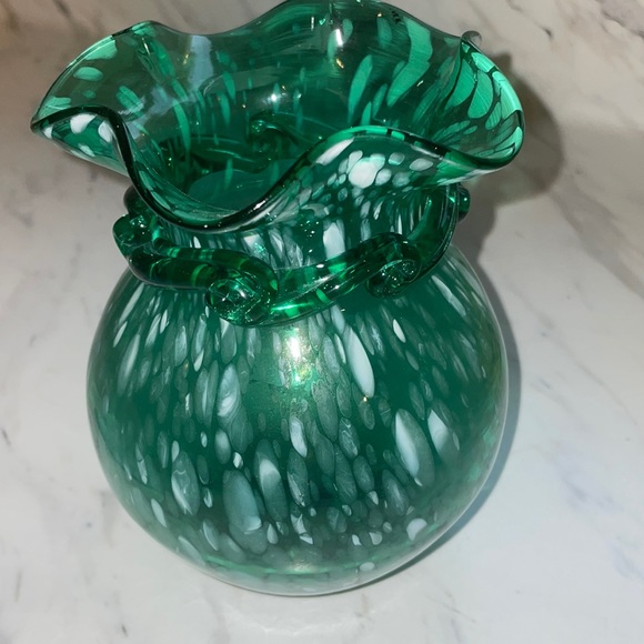 Accents | Vintage Rainbow Art Glass Emerald Green Spatter Ruffled Vase ...